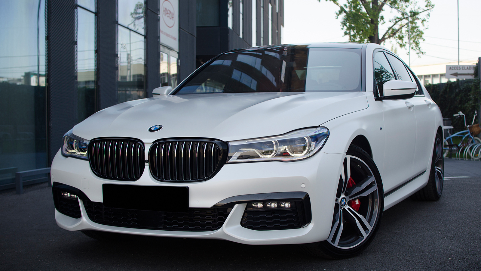 BMW 740 Satin White Wrap - DCM Design