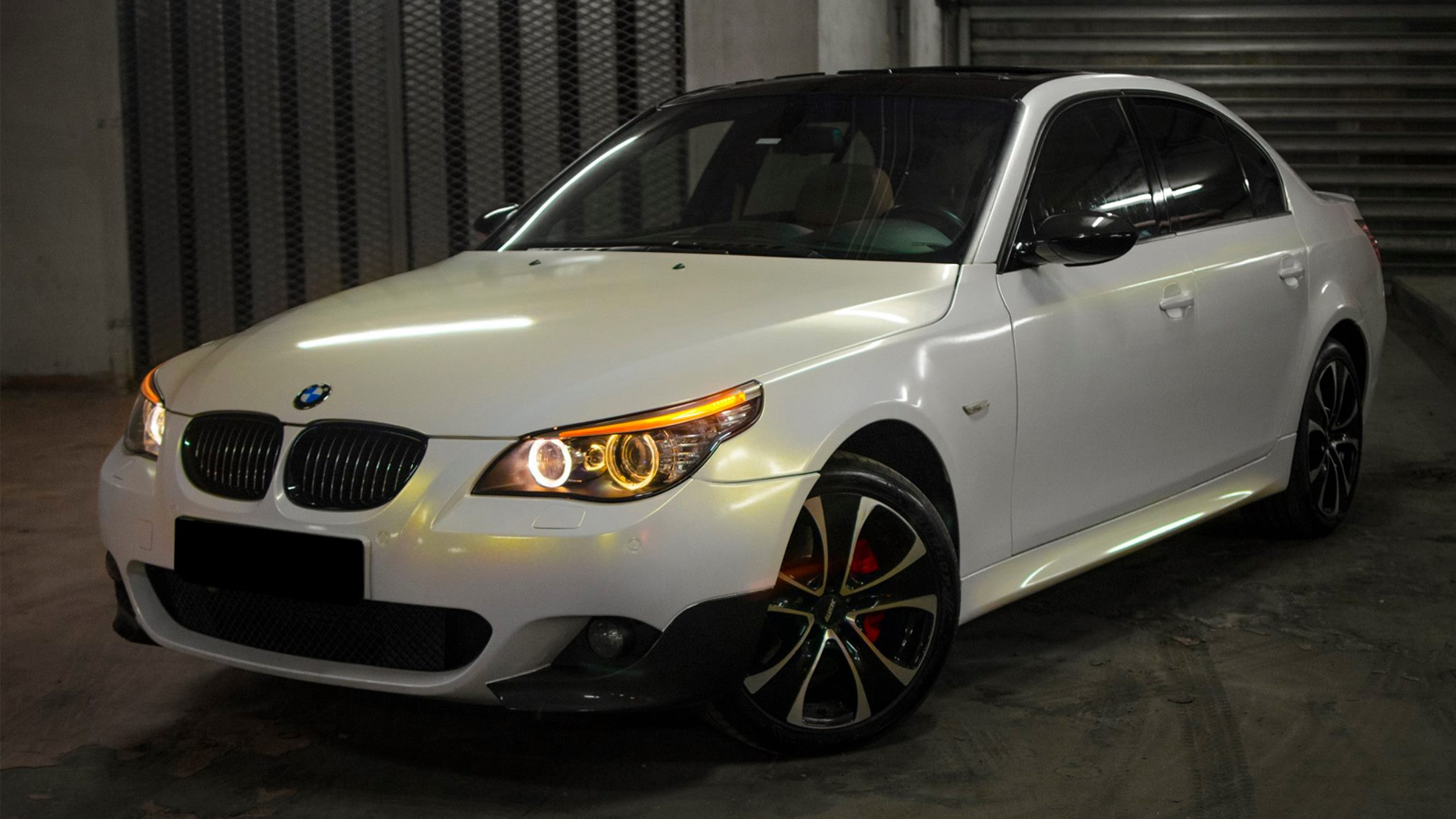 BMW E60 Colantare Alb Perlat Gold - DCM Design