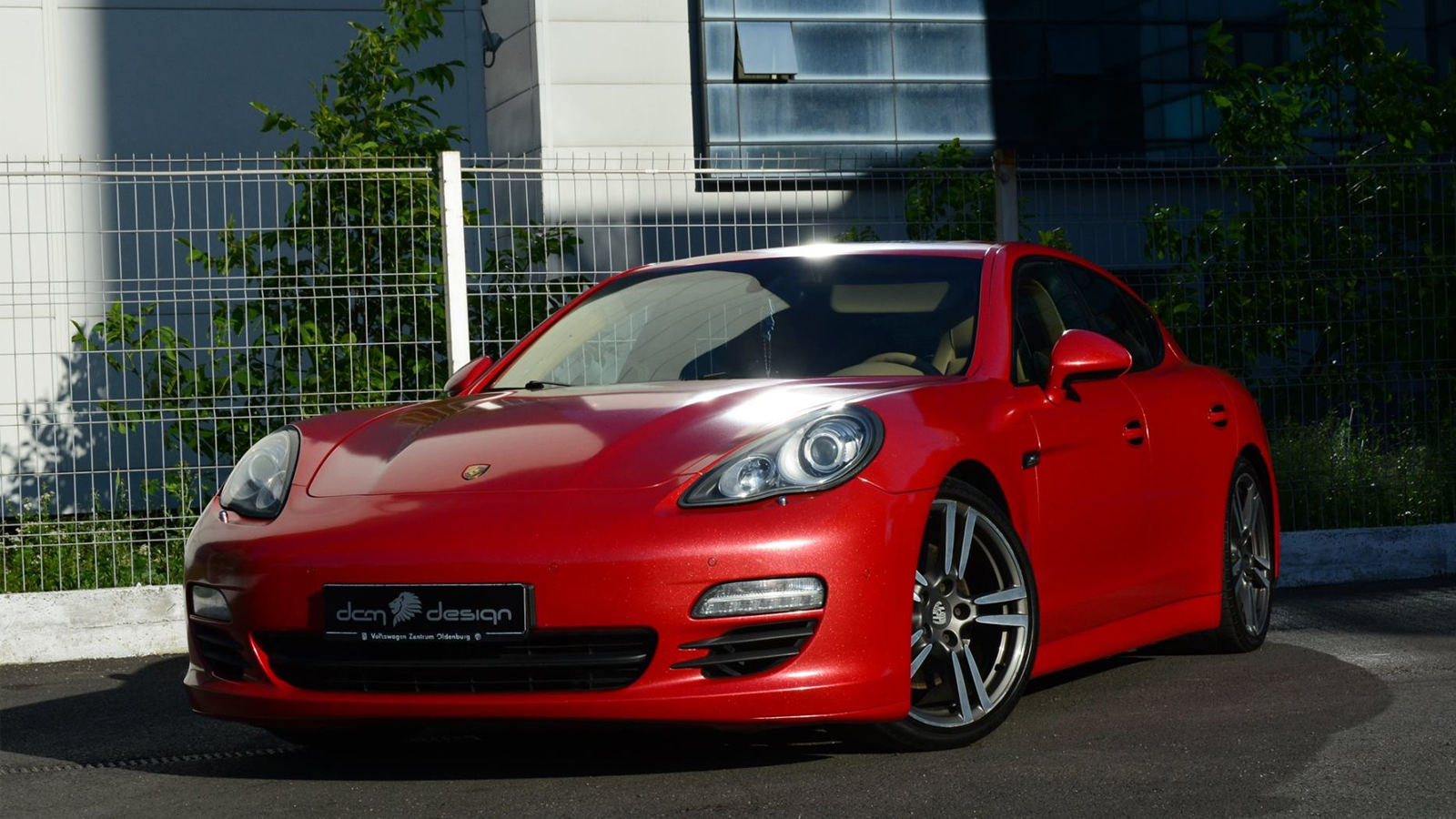 Porsche Panamera Ultra Diamond Red - DCM Design